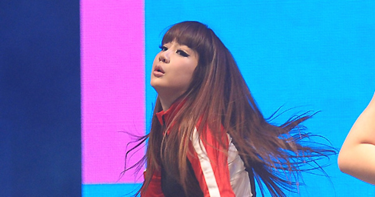 [사진]2NE1-박봄,'섹시 파워 댄스!'