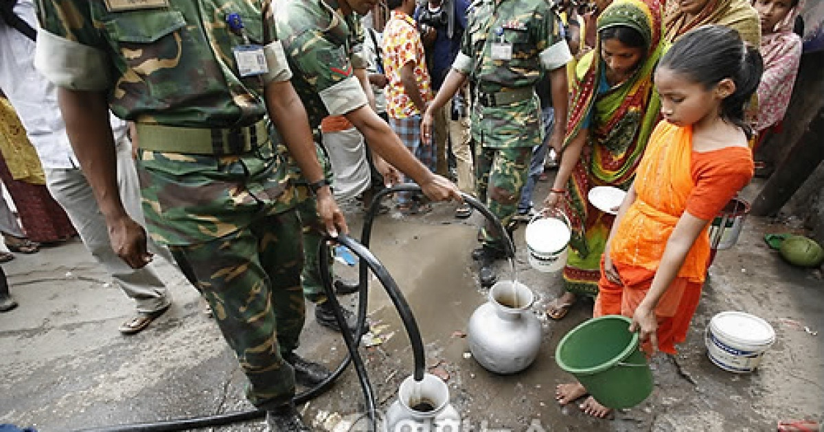 BANGLADESH ARMY WATER DISTRIBUTION