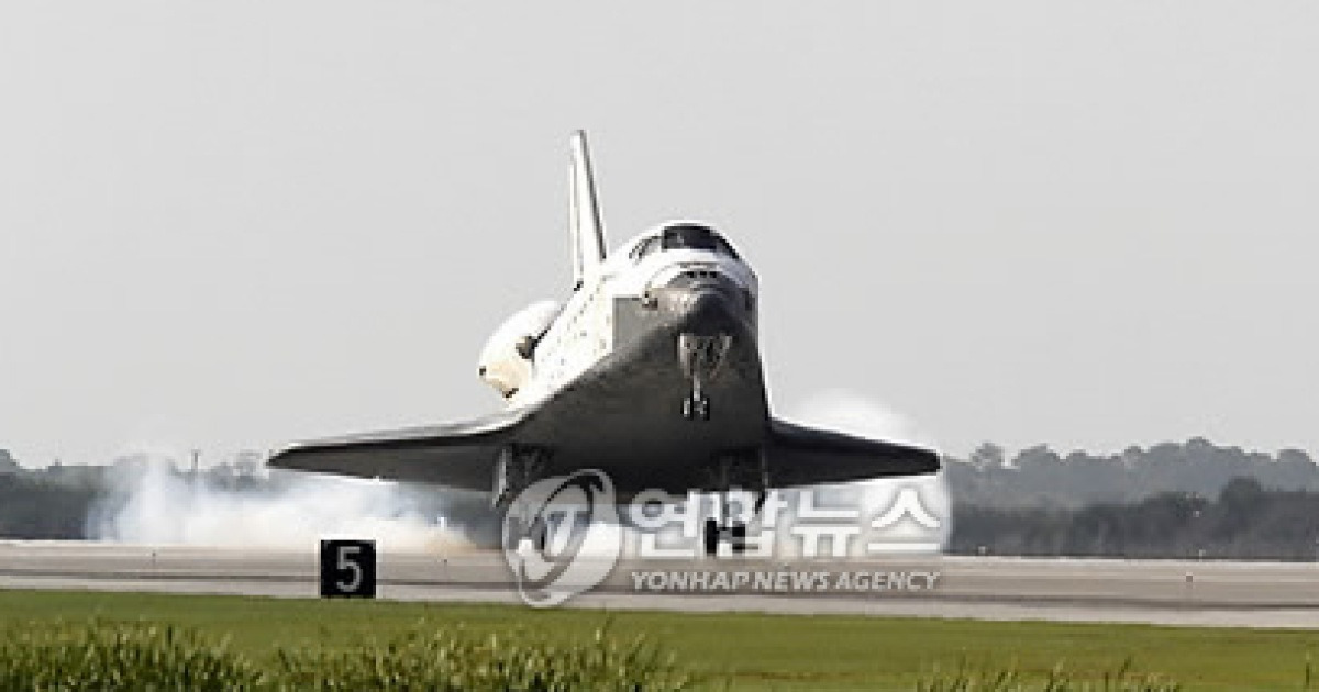 USA SHUTTLE DISCOVERY LANDING