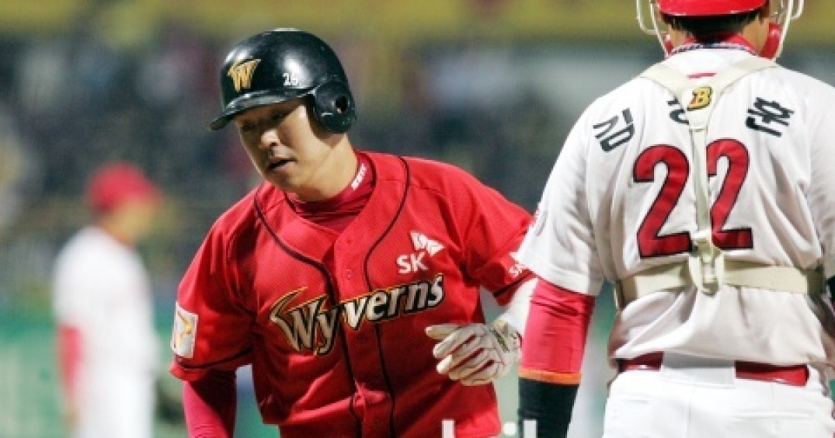 '박재홍 쐐기타' SK, KIA에 영봉승..파죽의 11연승