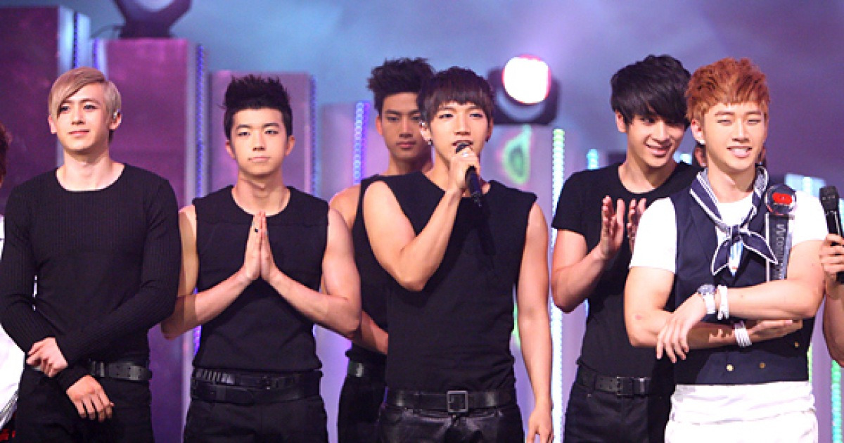 2PM, 비 꺾고 2주 연속 '엠카' 1위