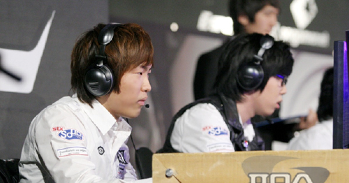 [SF프로리그]STX, 압도적인 공격력으로 이스트로 제압(2-2경기)