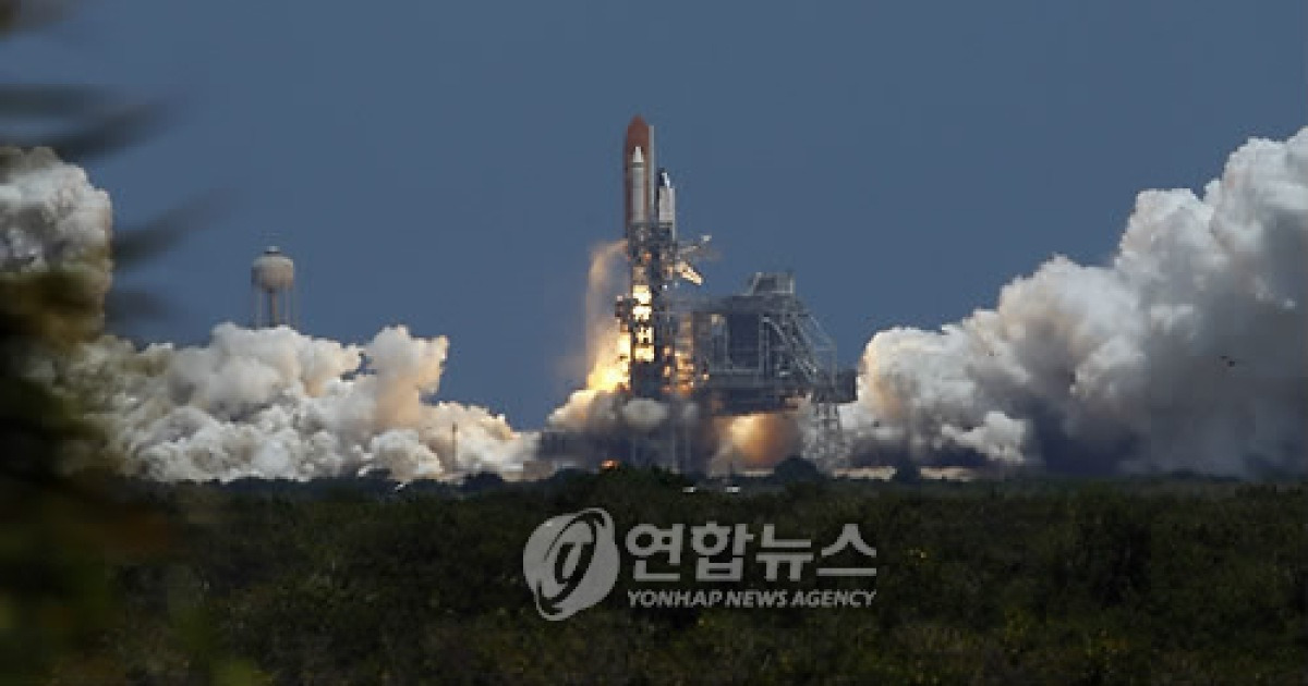 USA SHUTTLE ATLANTIS LAUNCH