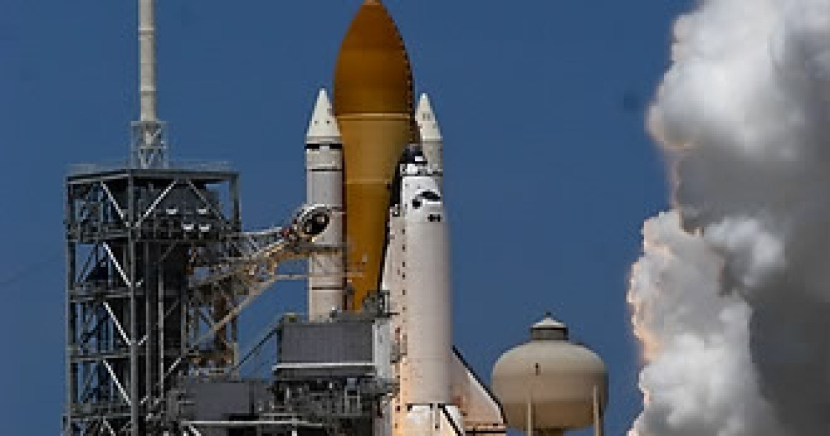 USA SHUTTLE ATLANTIS LAUNCH