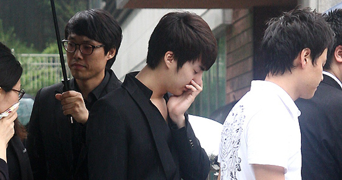 [포토]'SS501'김형준 "용하 형 떠나보내며, 절망의 한숨"