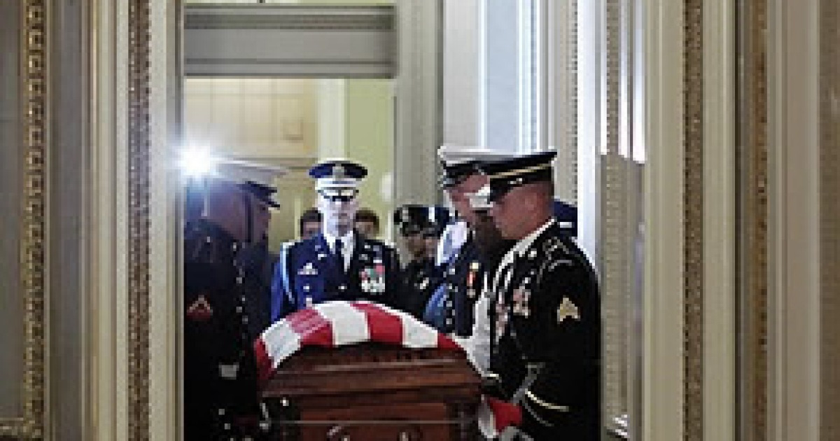 USA GOVERNMENT SENATOR BYRD LIE IN STATE