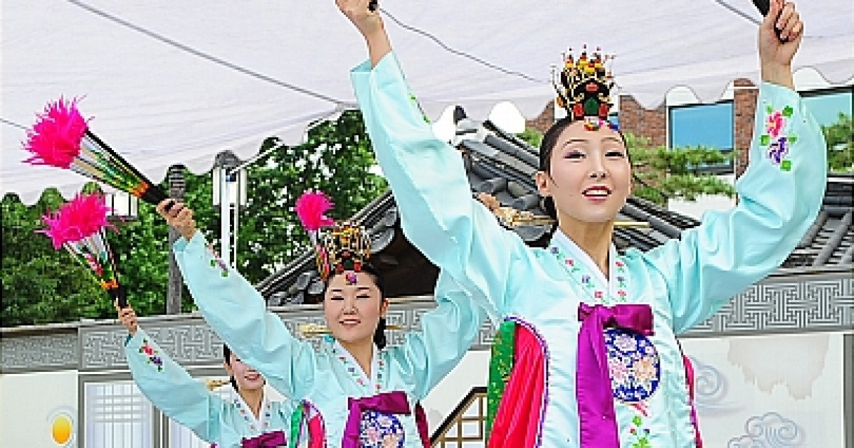 대중적인 전통무용 '부채춤'
