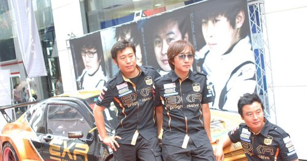 EXR TEAM 106 갤러리 오픈 1주년 행사