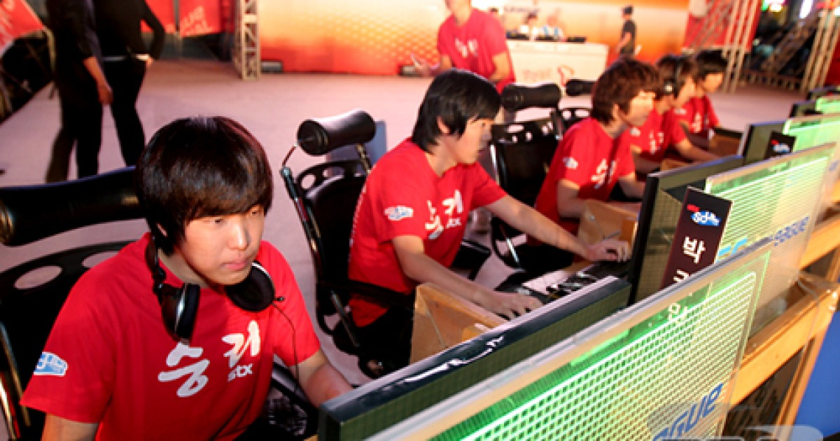 [SF프로리그 결승]STX, 상대적 열세 '벙커버스터'에서 KT 꺾고 2:0 리드(2세트)