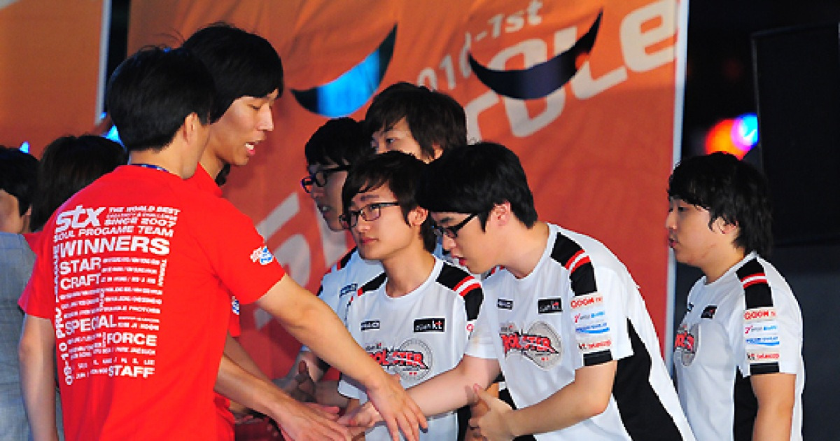 [사진]STX 조규백 코치, 'KT 수고많았어'