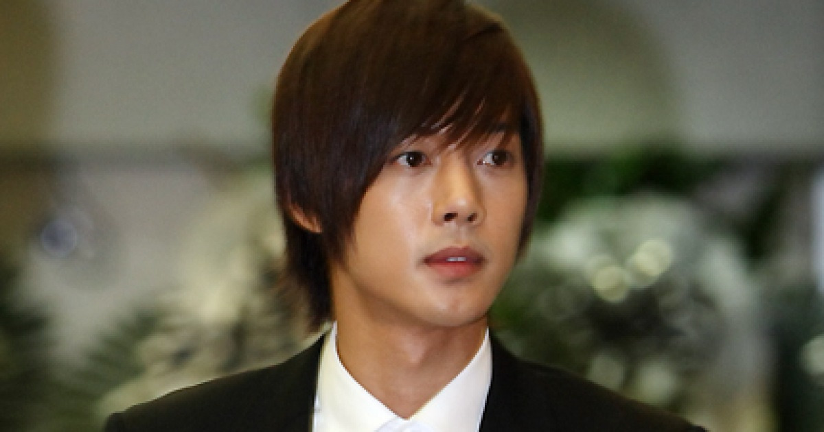 [MD포토]故 앙드레김 빈소 찾은 SS501 김현중