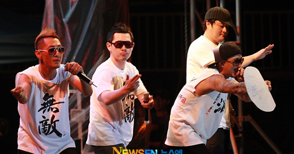 [포토엔]DJ DOC 풀사이드 파티, '우리가 부채질 해드릴게요'