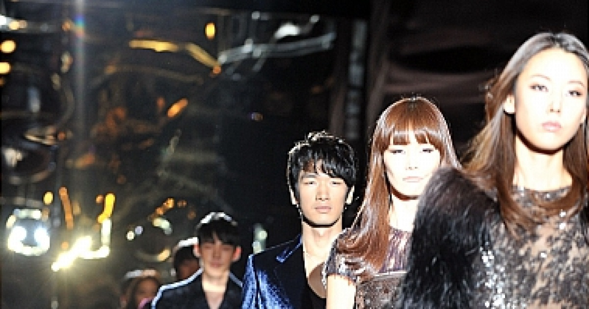 구찌 2010-2011 F/W 컬렉션 패션쇼