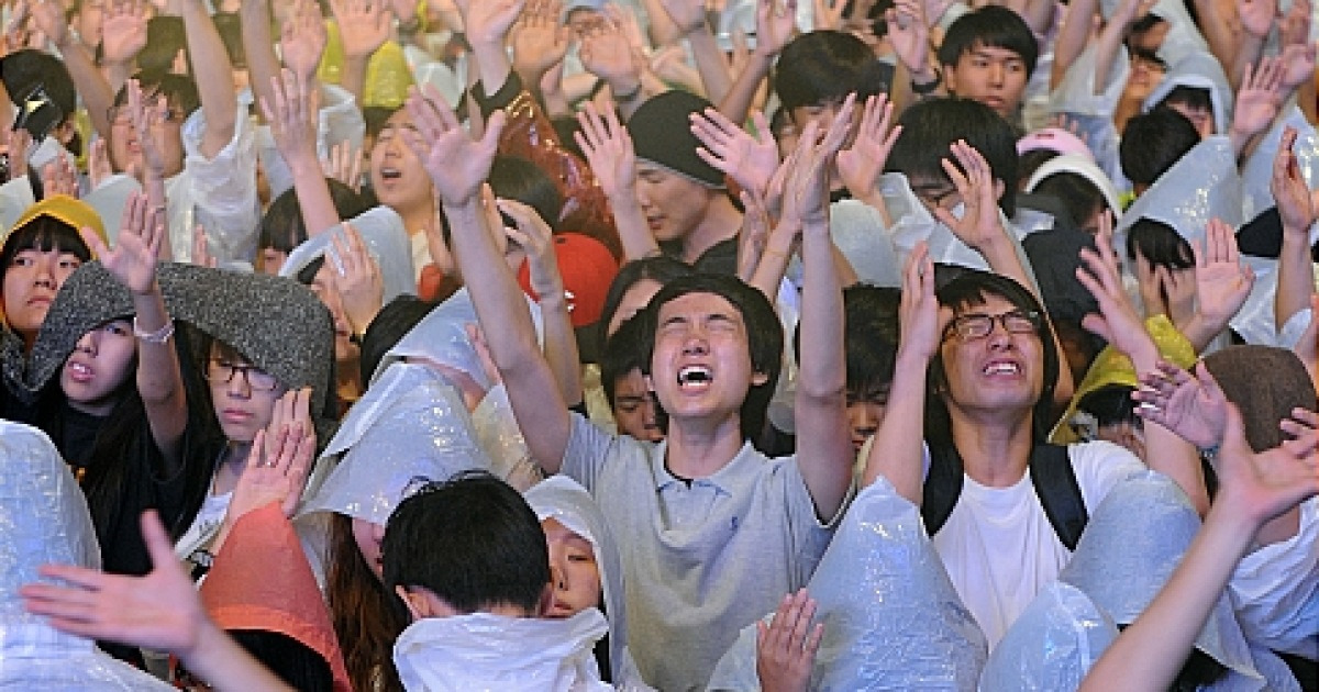 기도하는 청소년