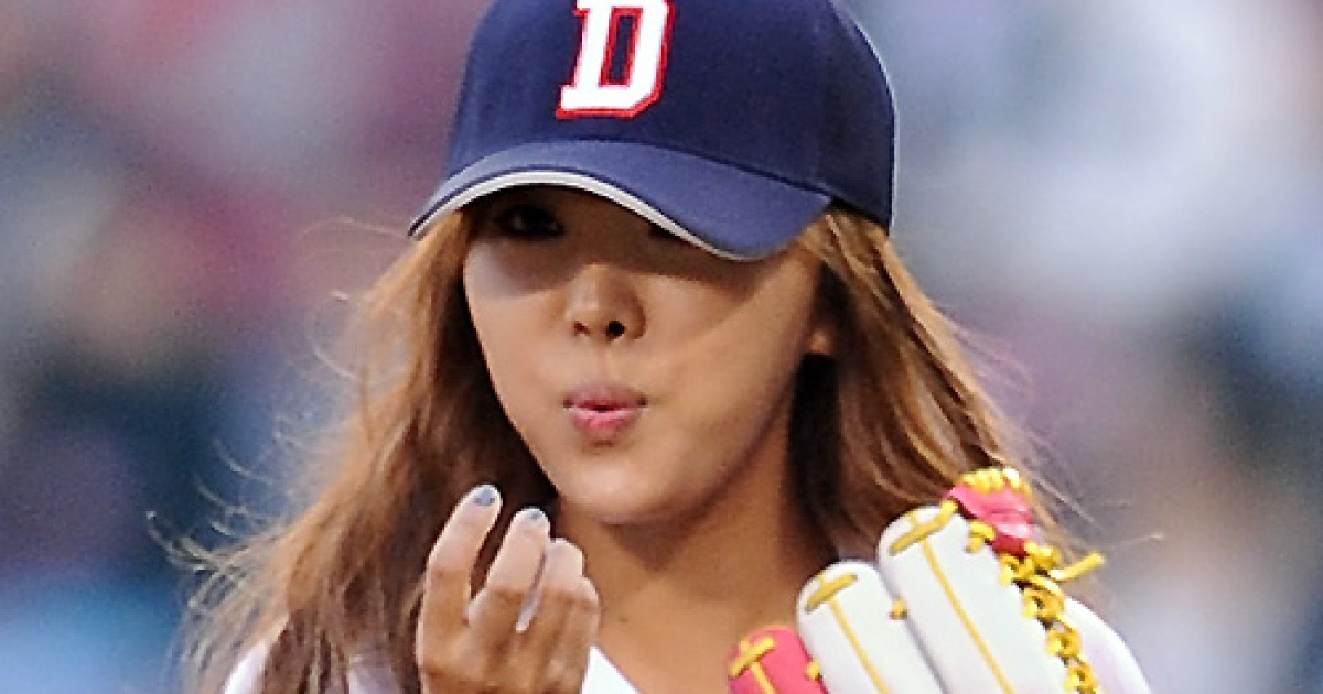 [사진]브아걸 나르샤, '로진가루 불어내며'