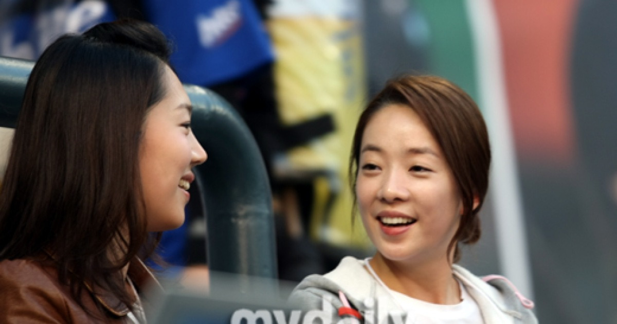 [MD포토]쌩얼로 야구장 나들이 KBS 엄지인, 박은영 아나운서