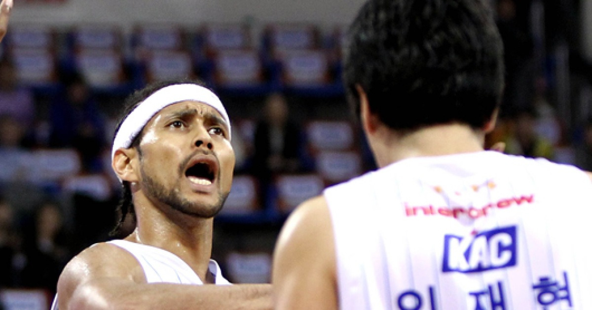 '전태풍, 화려한 부활 ' KCC, SK 꺾고 3연패 뒤 시즌 첫 승