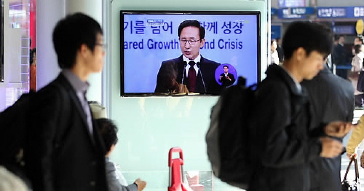 D-8, 李대통령 내외신 기자회견