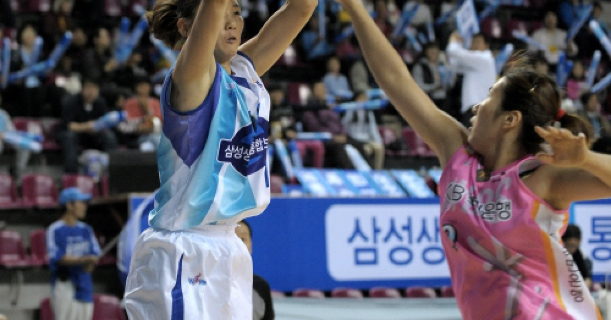 [WKBL] 1라운드 MVP 이종애 "몇 년만의 MVP인지 모르겠다"