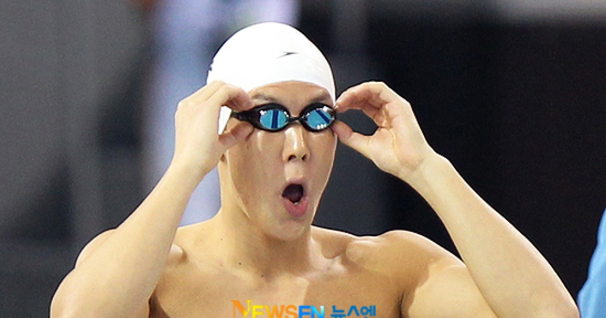 [AG 포토엔]200m 박태환 금메달 '물안경 잘 썼나?' 황금 시상식 기대되네