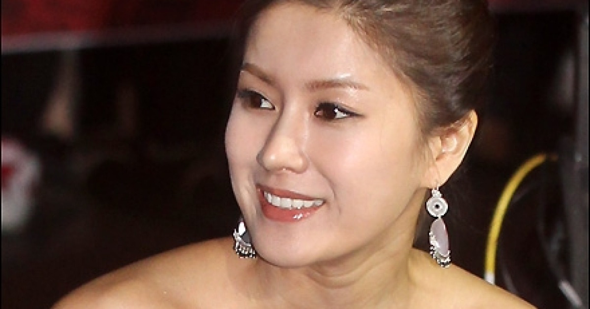 포토]지성원 '미소보다 빛나는 가슴라인'