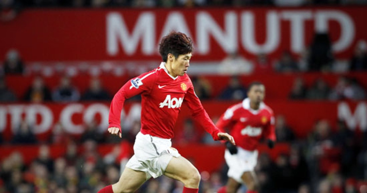 [EPL 14R] '박지성 4호 도움' 맨유, 위건에 2-0 승리..2위 탈환