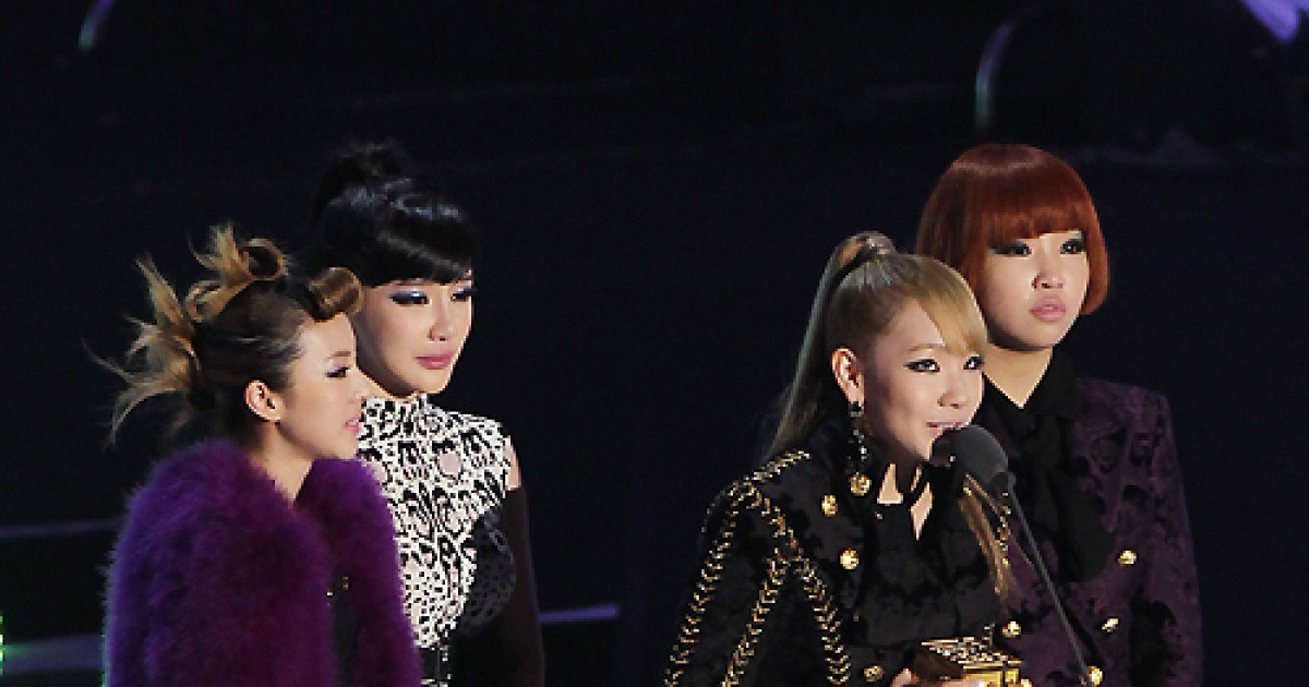 [포토엔]2NE1 'MAMA 대상 꿈만 같아요!'