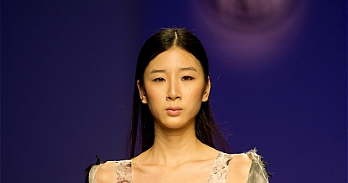 프레타포르테 부산 2011 S/S 컬렉션, Hermione de Paula 패션쇼