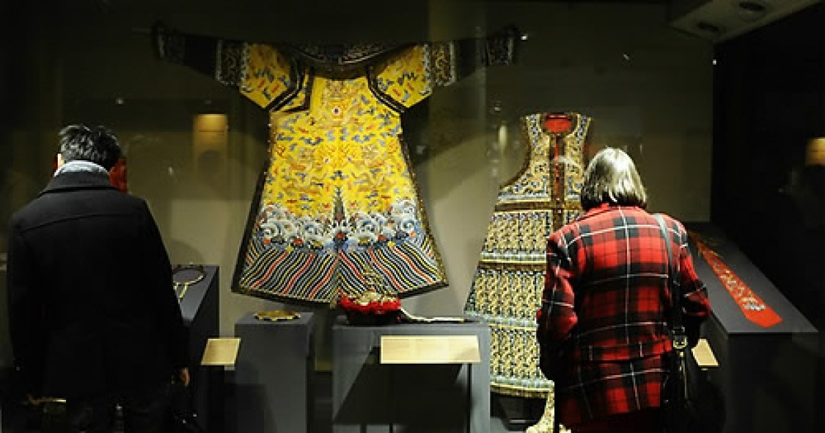 BRITAIN IMPERIAL CHINESE ROBES