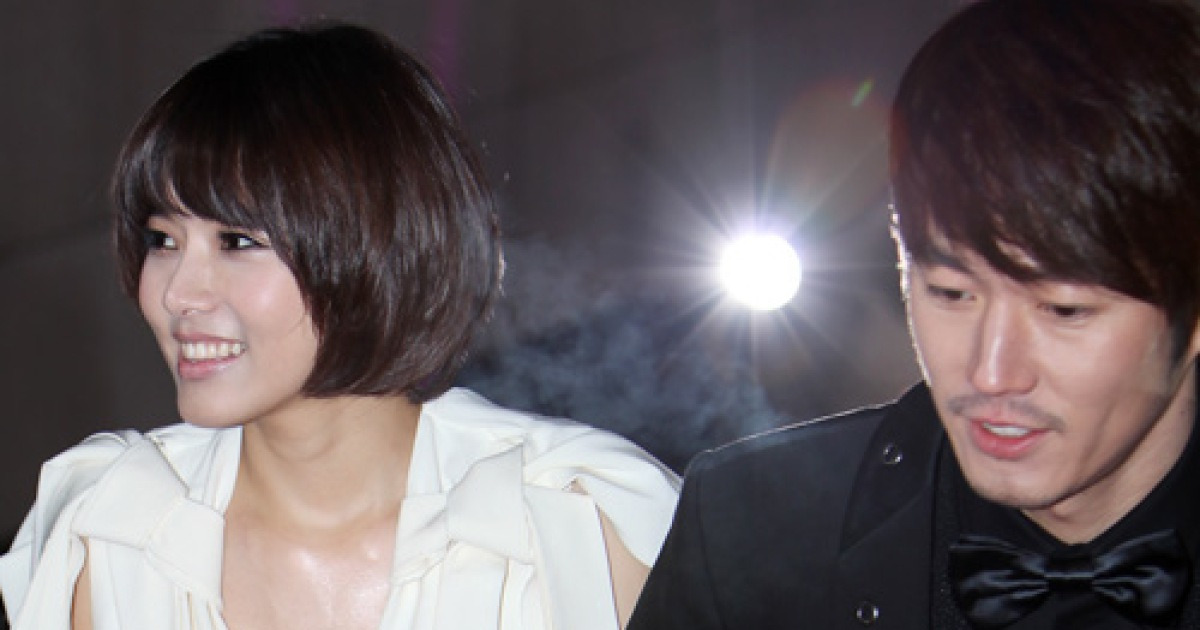 [포토] 2010 KBS 연기대상 '오지은, 장혁 팔짱 꼭 낀채로~'