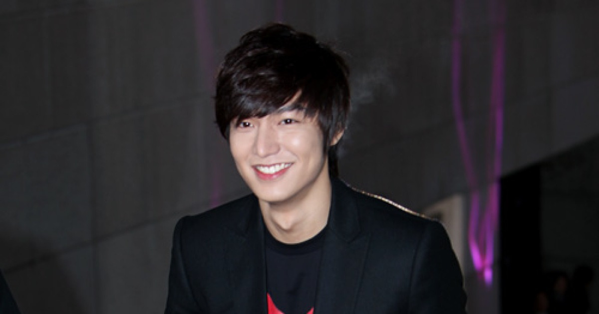 [포토] 2010 KBS 연기대상 이민호 '특유의 매력적인 미소로 팬들께 인사~'