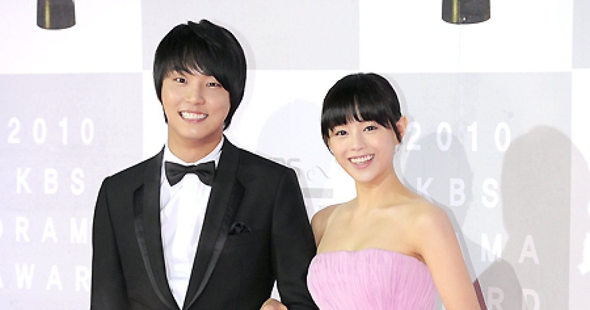 [MD포토] 윤시윤-이영아 '국민 김탁구 커플' [KBS연기대상]