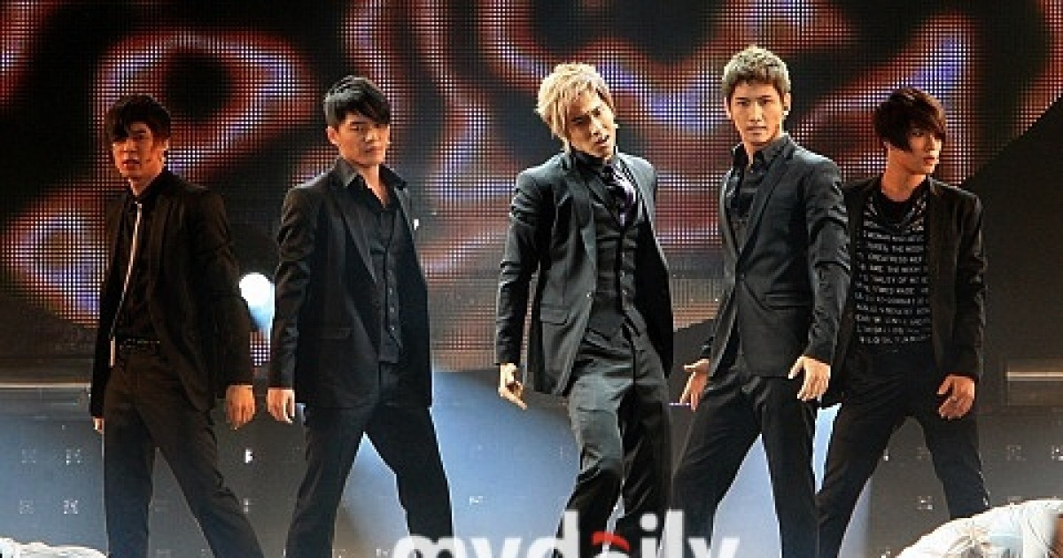 동방신기-JYJ·2PM-재범, 팬들이 두렵지 않나?[배국남의 직격탄]