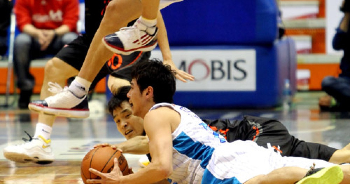 '화끈한 한판' KT-KCC, '부산 추위' 녹였다