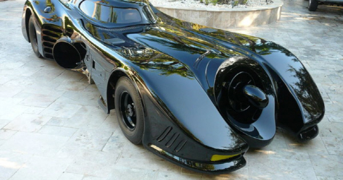 팀 버튼의 오리지널 배트맨카 경매 출품