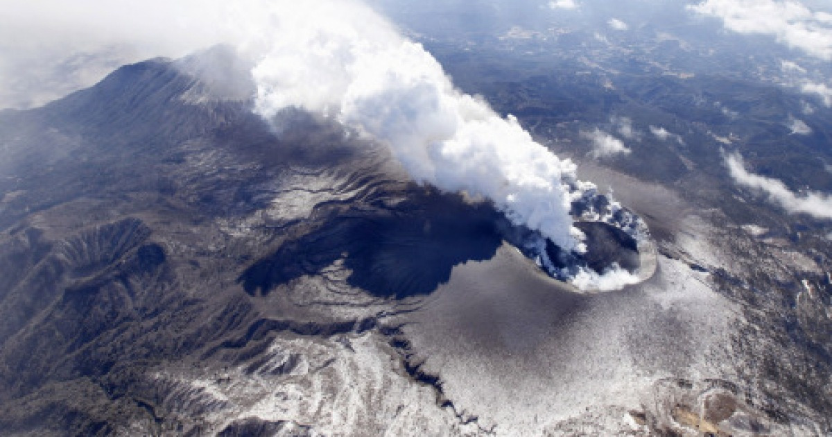 Hundreds evacuate as Japan volcano erupts
