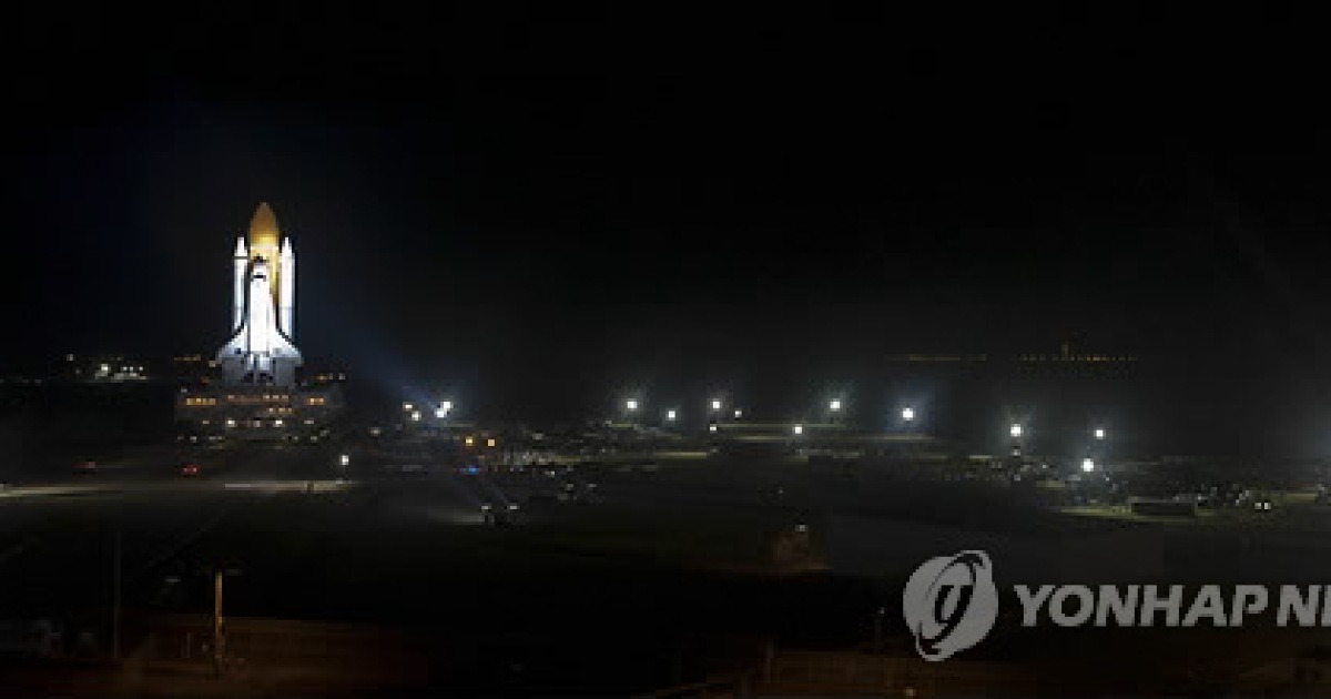 USA SHUTTLE DISCOVERY ROLLOUT