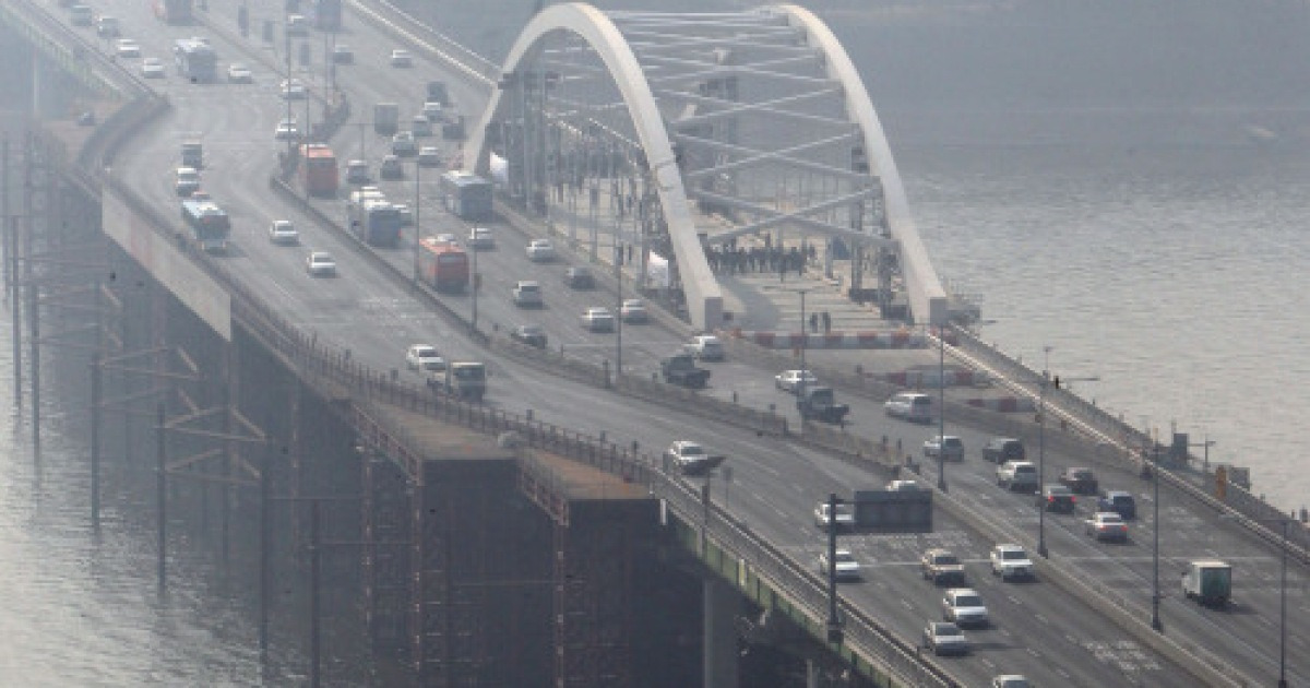 Construction resumed for curved bridge