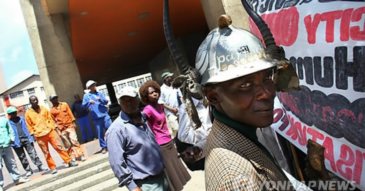 SOUTH AFRICA ZIMBABWE DEMONSTRATION