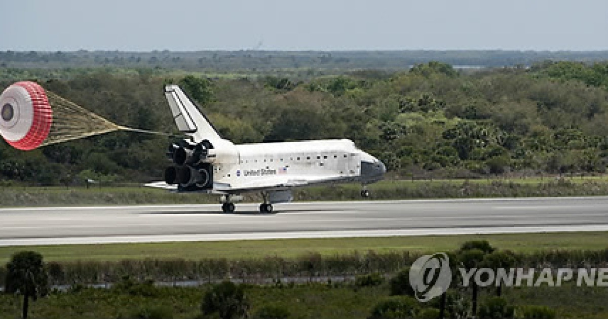 USA SHUTTLE DISCOVERY LANDING