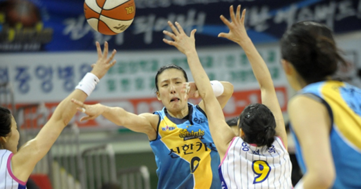 [WKBL] 전주원 '패스를 받아라!'