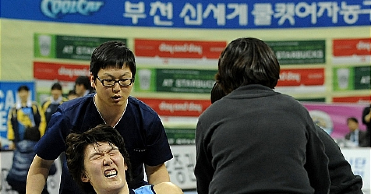 [WKBL]"악!" 하은주 부상에 신한은행 '화들짝'