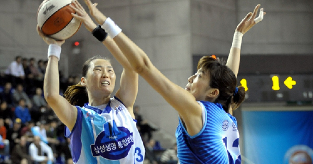 [WKBL] '힘겨운 골밑슛!'