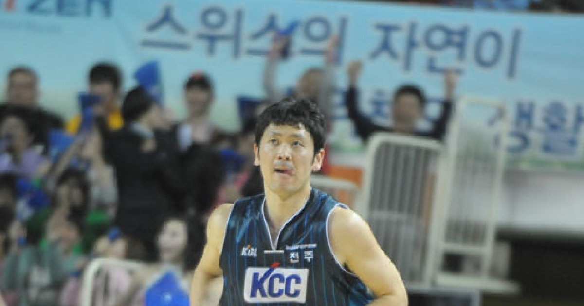 KCC, '압도적 화력' 앞세워 PO 1차전 완승