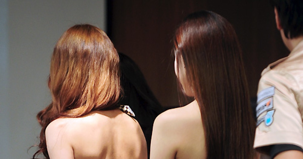 [사진]시선 사로잡는 TEAM106 레이싱모델의 옆라인