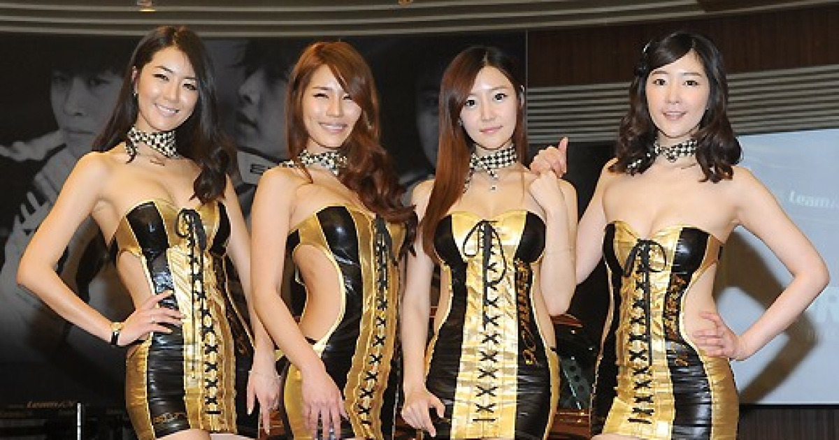 [T포토] TEAM106의 늘씬한 레이싱걸