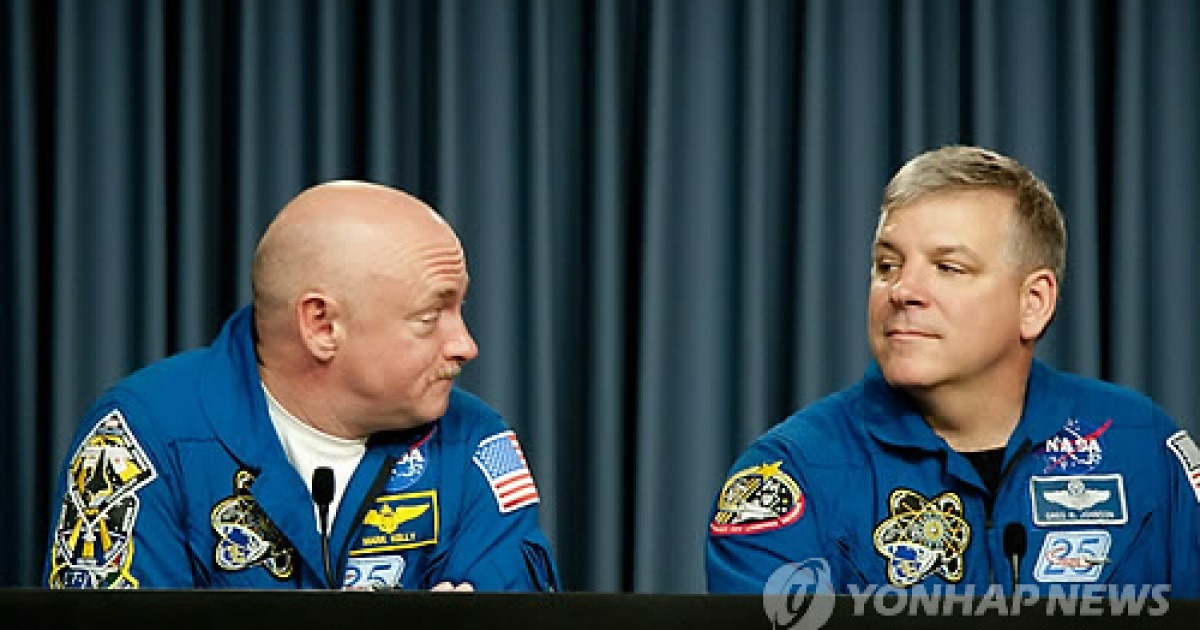 USA SPACE SHUTTLE ENDEAVOUR CREW Q&A
