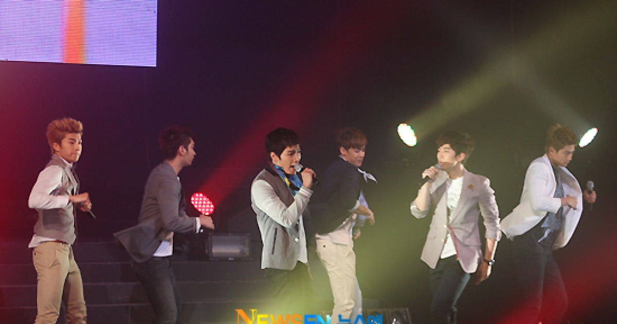 [포토엔]2PM 'I'll be back로 화려하게 시작한 팬미팅'
