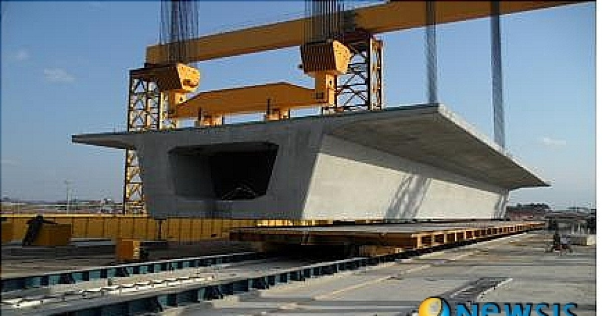 PSC Box Girder 인양 장비를 이용해 인양