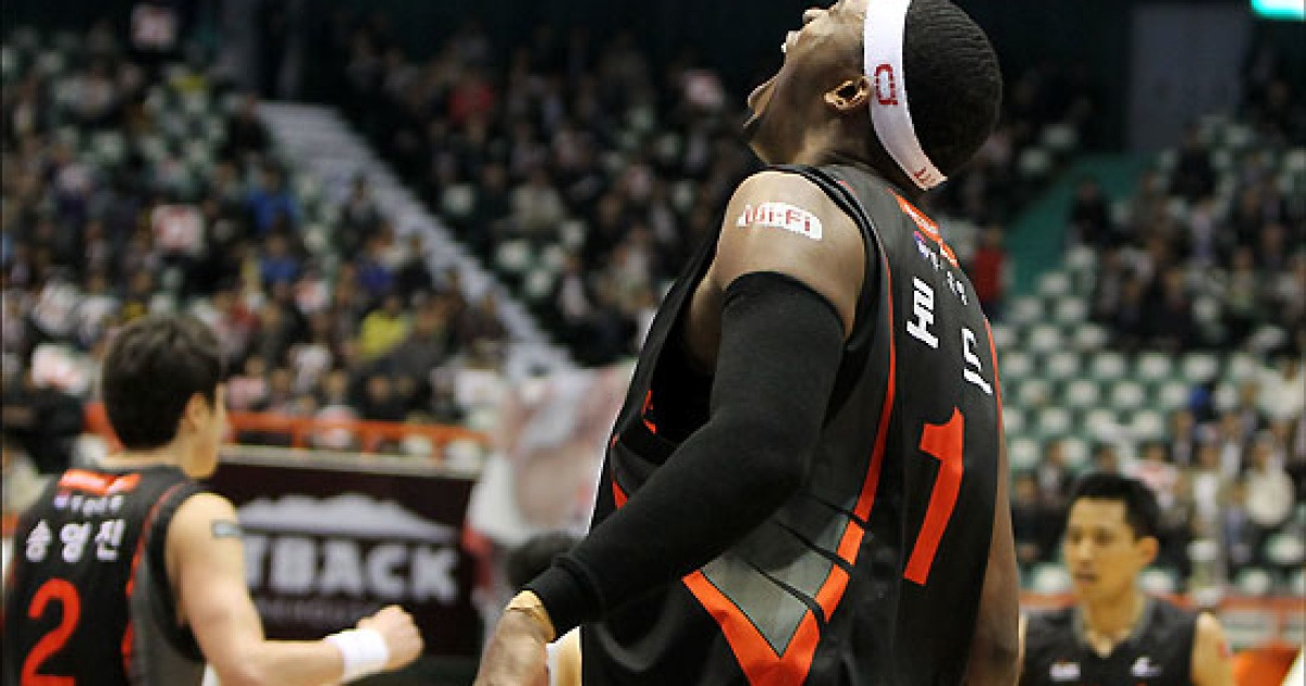 '로드 24점 15R', KT, 4강 PO 1차전서 동부 기선 제압